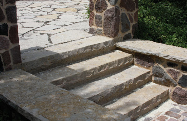 Halquist Lannon Stone Steps | Brickworks Supply