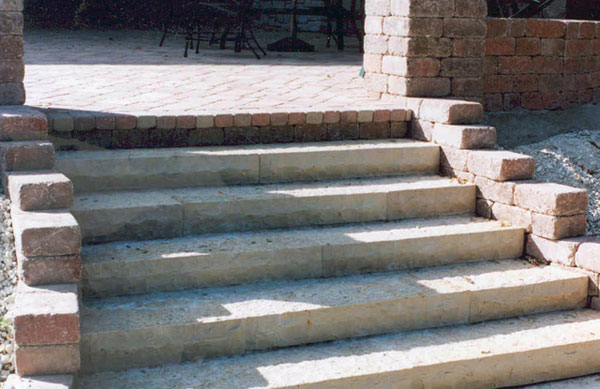 Halquist Lannon Stone Steps | Brickworks Supply